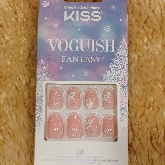 Kiss | Makeup | 3 Cute Voguish Fantasy Happy Mittens Holidaynails ...